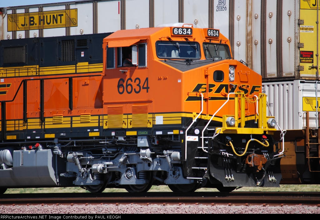 BNSF 6634 a Very Brand New ES44C4 waits to roll east with a Z-Train.